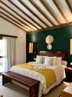 Bangalô Royal Jardim | Minibar, cofre no quarto, secretária, cortinas/cortinados opacos 