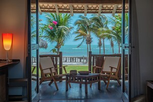 Bangalô Luxo Oceano | Frigobar, cofres nos quartos, escrivaninha, cortinas blackout