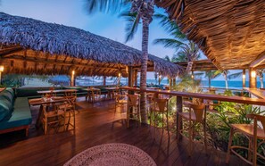 Almoços e jantares servidos, incluindo cozinha brasileira