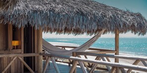 Lodge Família Oceano | Minibar, cofre no quarto, secretária, ferro/tábua de engomar 