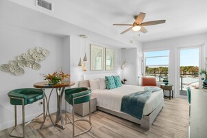 Secretária, secretária adequada para computadores portáteis 