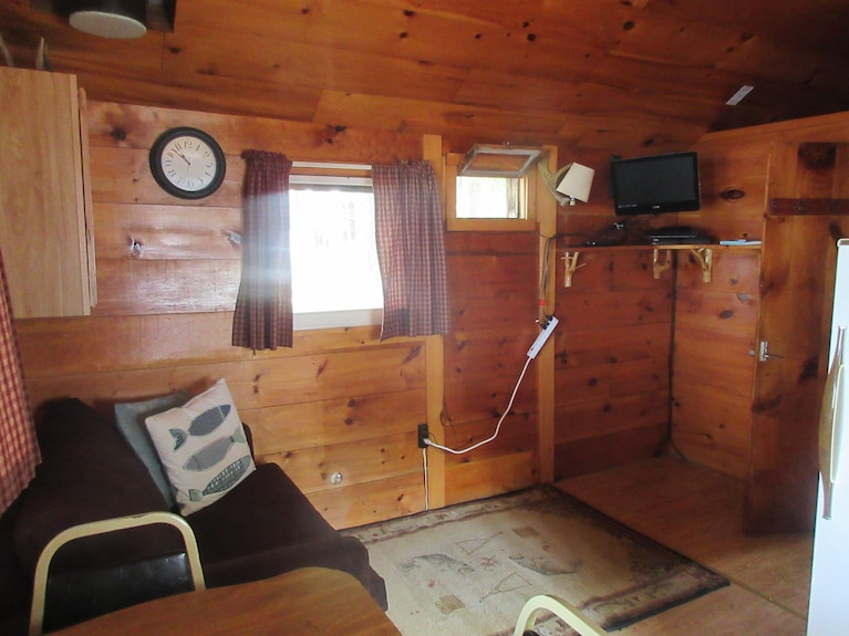 Campamentos Del Lago Brassua En Rockwood, Maine (Asta) - Maine