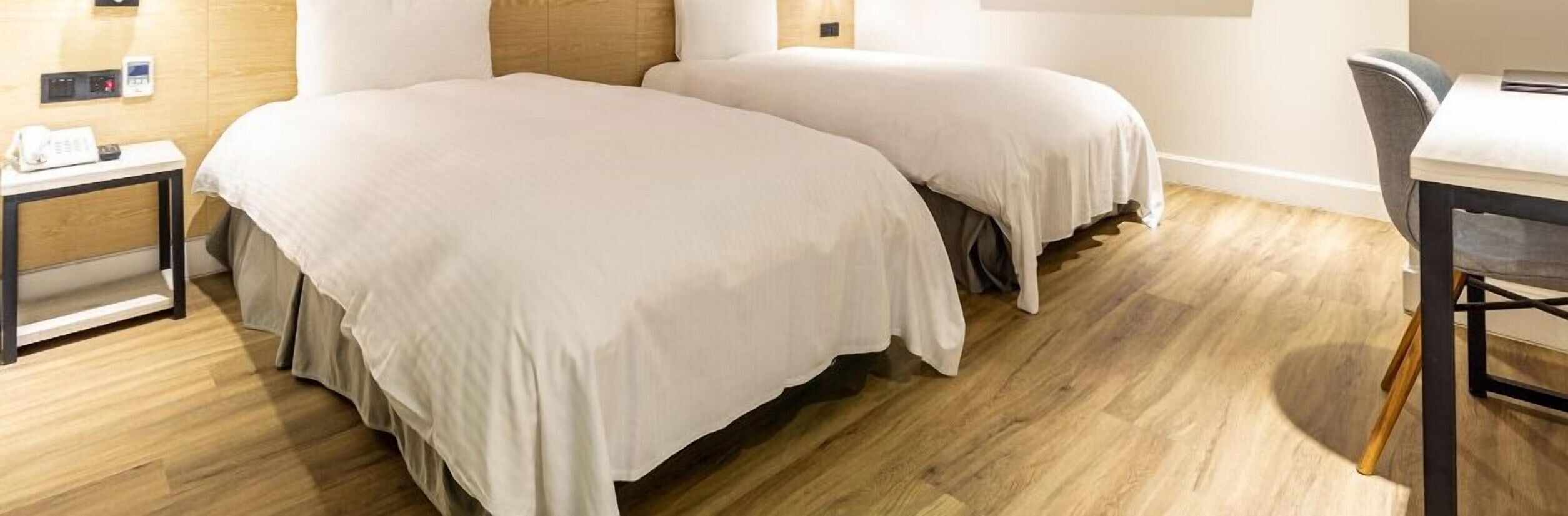 Escrivaninha, Wi-Fi de cortesia, roupa de cama