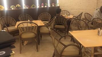 Café da manhã, almoço e jantar