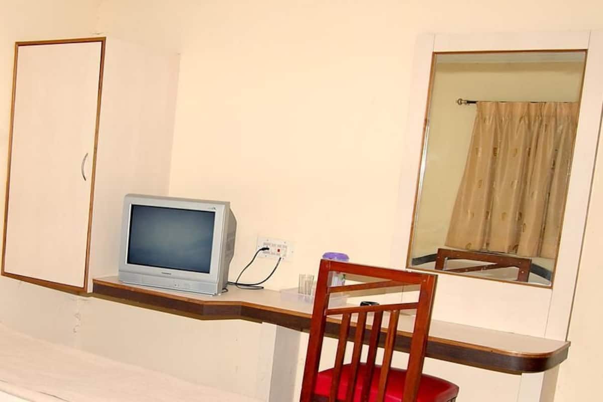 Quarto Standard, 1 cama queen-size, Vista para a cidade (With AC) | Comodidade do quarto