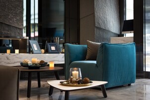 Área de estar no saguão