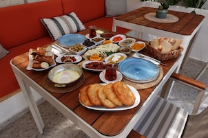 Café da manhã feito na hora todos os dias (TRY 500 por pessoa)