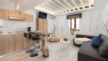 Suite (Aqua Marine) | Cozinha privada | Um frigorífico, uma placa de cozinha, uma cafeteira/bule