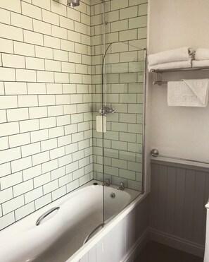 Quarto Duplo para 1 Pessoa | Secretária, ferro/tábua de engomar, Wi-fi grátis