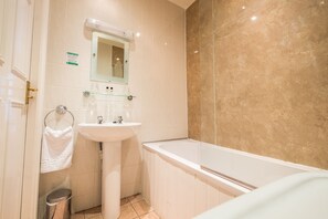 Artigos de higiene pessoal grátis, um secador de cabelo 