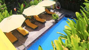 Quarto casal luxo, vista para a piscina | Sacada