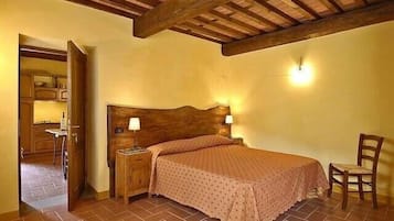 Escrivaninha, berços (sobretaxa), Wi-Fi de cortesia, roupa de cama