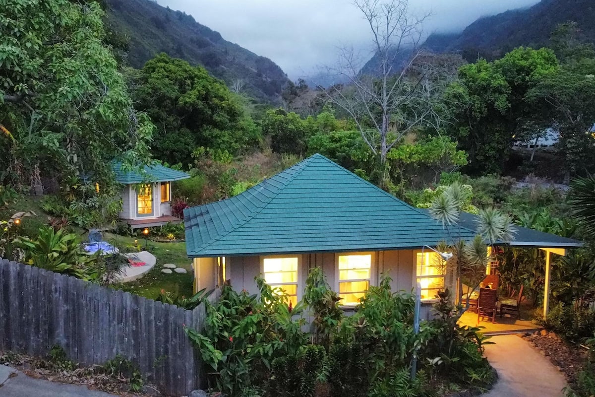 Cabana de Madeira Clássica, banheira de hidromassagem grande | Vista para o resort