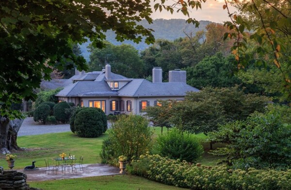 Glen Gordon Manor - Sperryville, VA