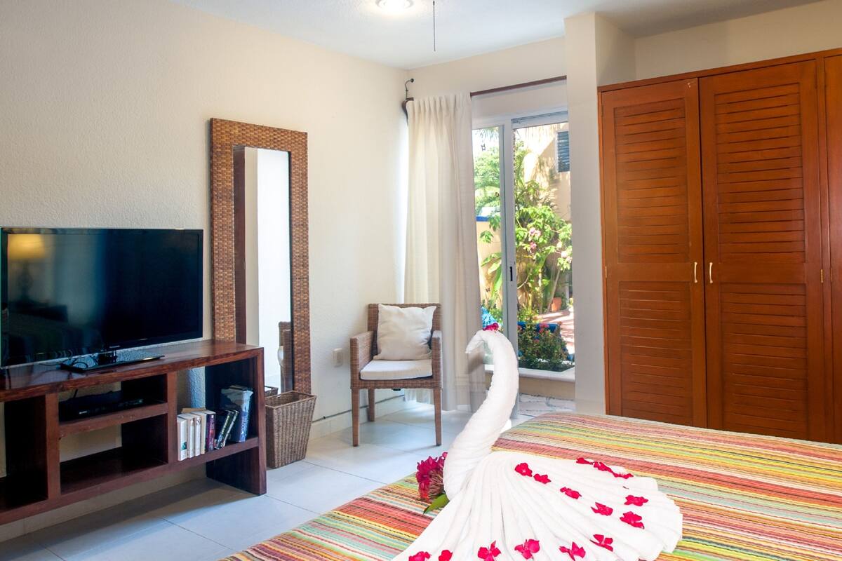 Apartamento, 1 quarto (Beautiful and cozy) | 1 quarto, roupa de alta qualidade, cofre com capacidade para portátil 