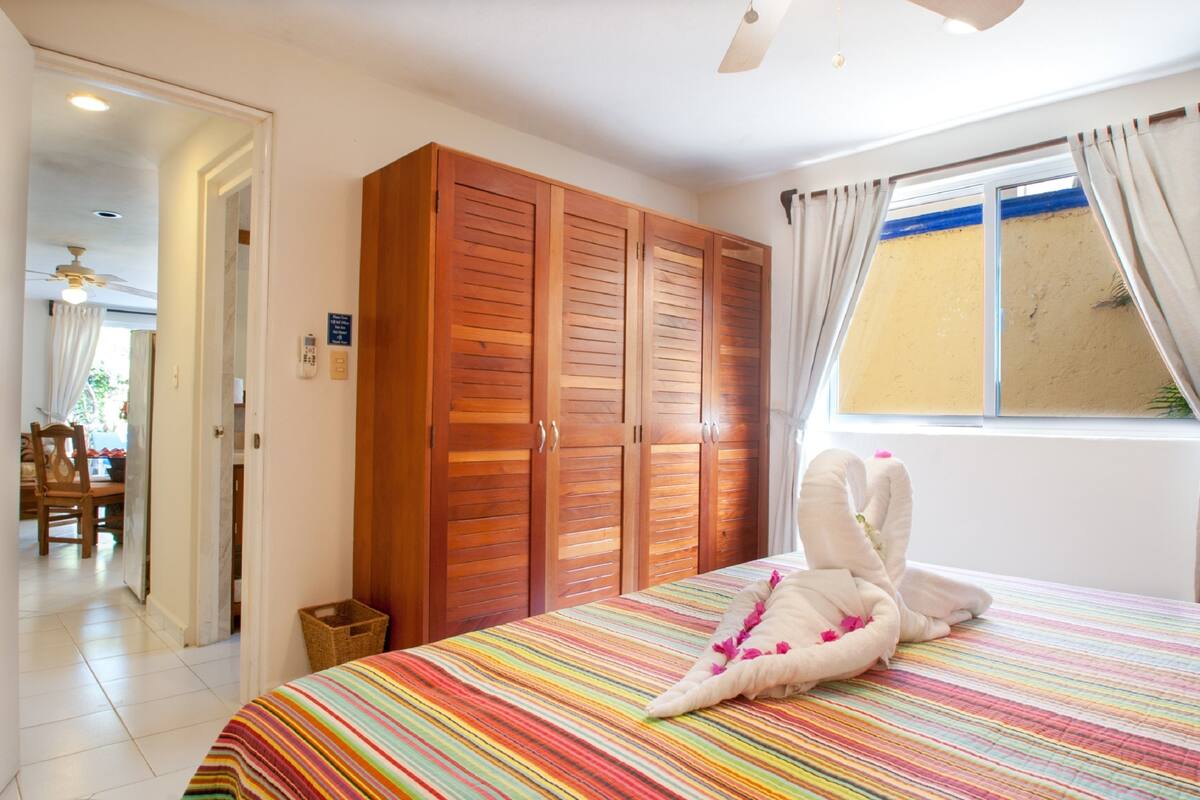 Apartamento Empresarial, 1 quarto (Large with King & Sofa bed) | 1 quarto, roupa de alta qualidade, cofre com capacidade para portátil 