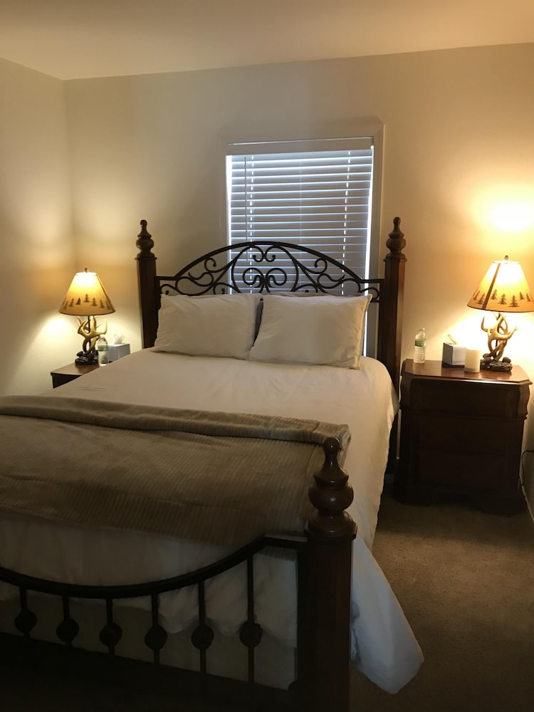 Yosemite Inn At Pine Mountain Lake, Groveland California - Groveland, CA