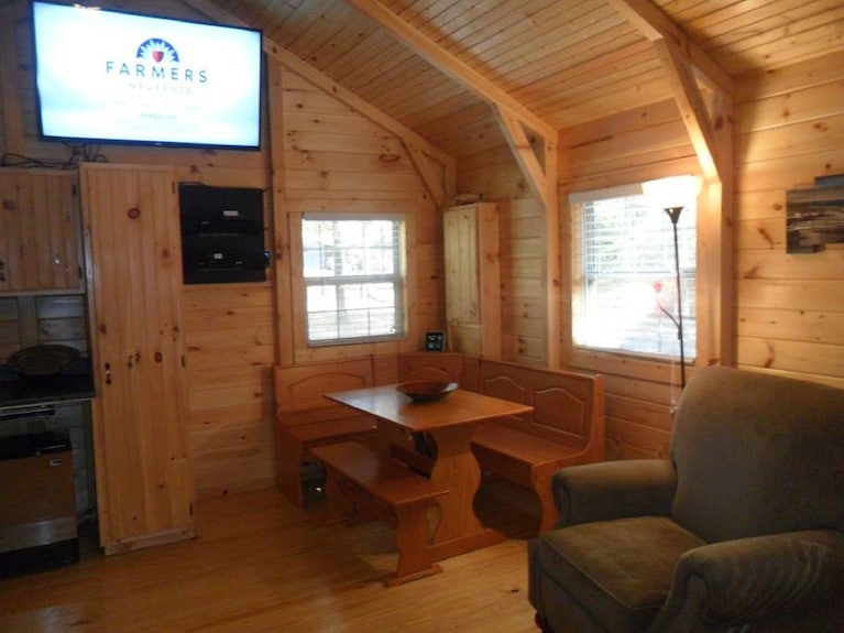 Fox Hunting, Crappie Fishing Getaway - Grenada, MS