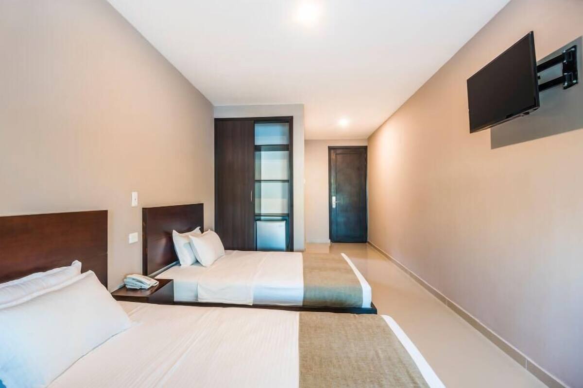 Minibar, cofre no quarto, berços/camas para crianças grátis