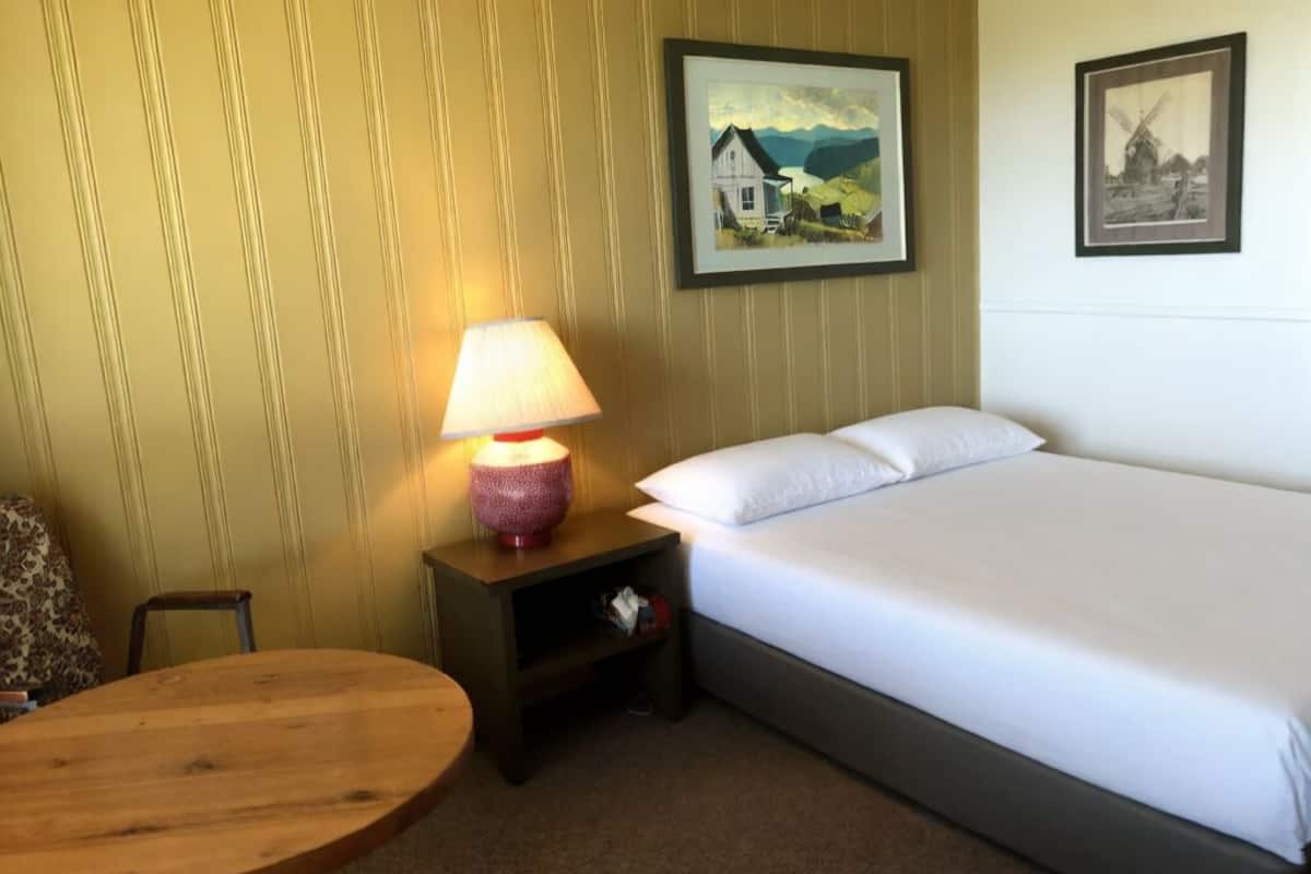 Quarto Duplo Tradicional, 1 cama queen-size, vista para a montanha | Secretária, quartos insonorizados, Wi-fi grátis