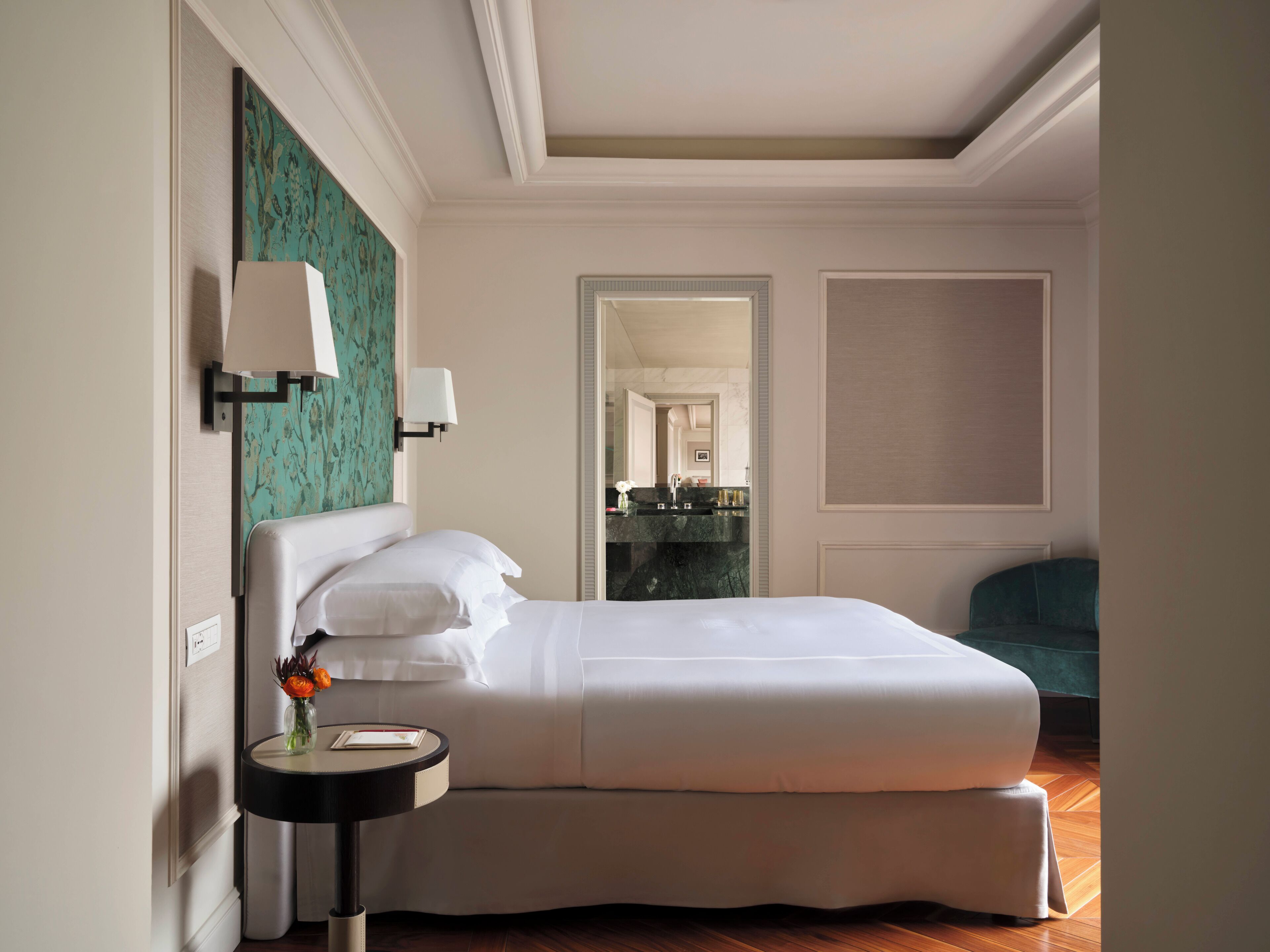 Suite, vista para o lago | Minibar, cofre no quarto, secretária, quartos insonorizados 