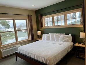 Northern Lights King Room | Individualmente decorados, individualmente mobiliados