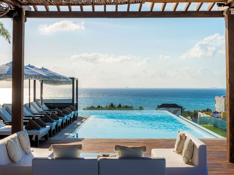 2 piscinas exteriores