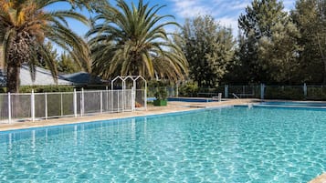 3 piscinas exteriores