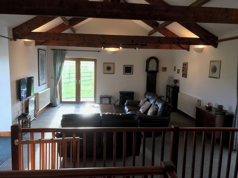 Large Detached "Upside Down" Barn, Dog Friendly With 1 Acre Enclosed Paddock. - Taunton