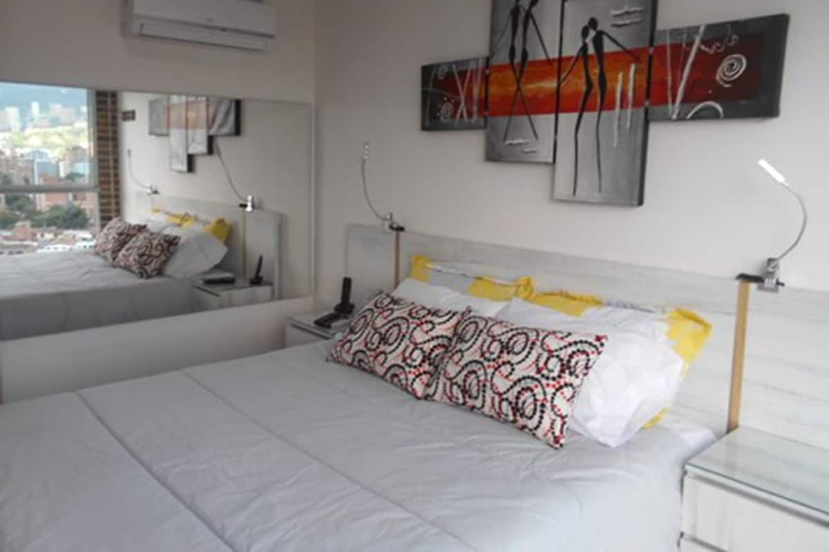 Apartamento standard, 1 cama de casal | Cofres nos quartos, escrivaninha, cortinas blackout