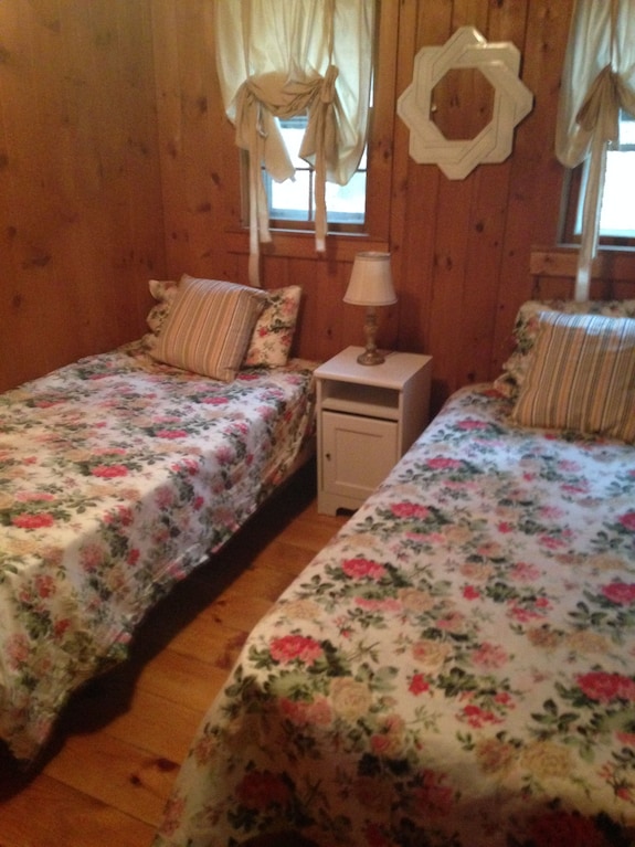 Sawyer Lake..lake Front...foliage...ski Gunstock : - New Hampshire