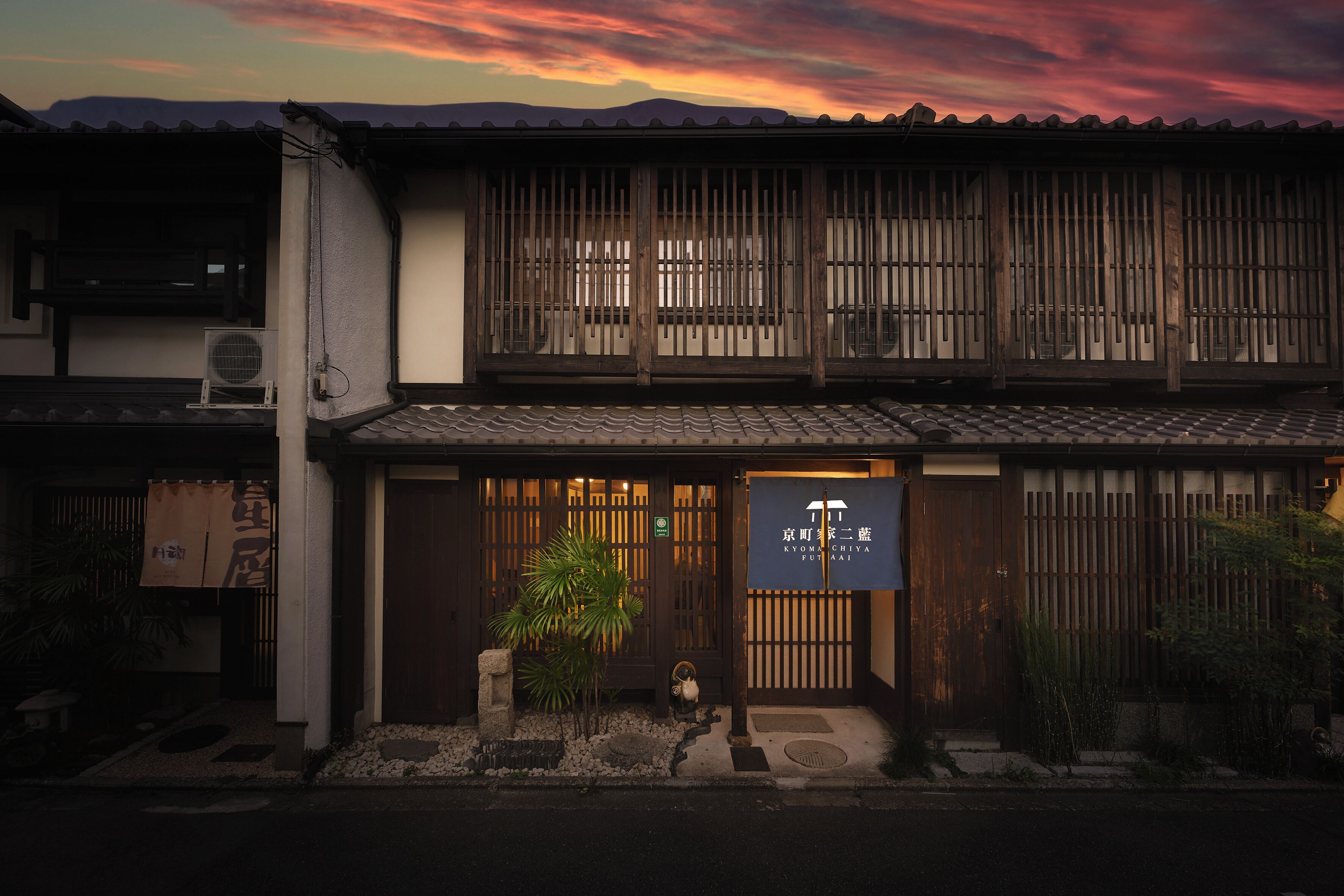 Vila em estilo japonês | Roupas de cama premium, edredons de pluma, cofres nos quartos