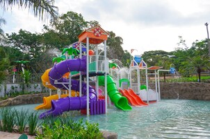 3 piscinas externas, espreguiçadeiras