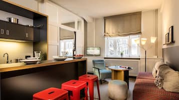 Suíte estúdio júnior | 1 quarto, roupas de cama premium, escrivaninha, Wi-Fi de cortesia