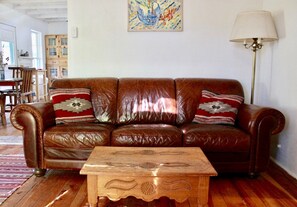 Casa de Campo Tradicional, 2 quartos (Artist's Retreat) | Sala de estar