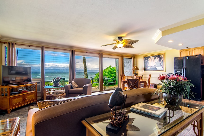 Ocean-front Jewel & Amazing Views, Here The Ocean Is Your Backyard. - Hawaii