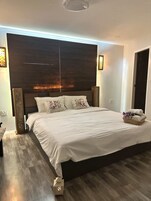 Quarto Superior, vista para a colina | Minibar, secretária, cortinas/cortinados opacos, Wi-fi grátis 