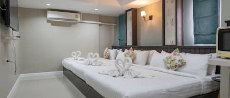 Quarto Familiar | Secretária, Wi-fi grátis, roupa de cama fornecida