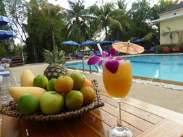 Bar à beira da piscina