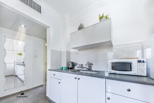 Suíte superluxo, 1 quarto, banheira de hidromassagem, vista para o lago | 1 quarto, roupas de cama premium, berços grátis, camas extras/dobráveis