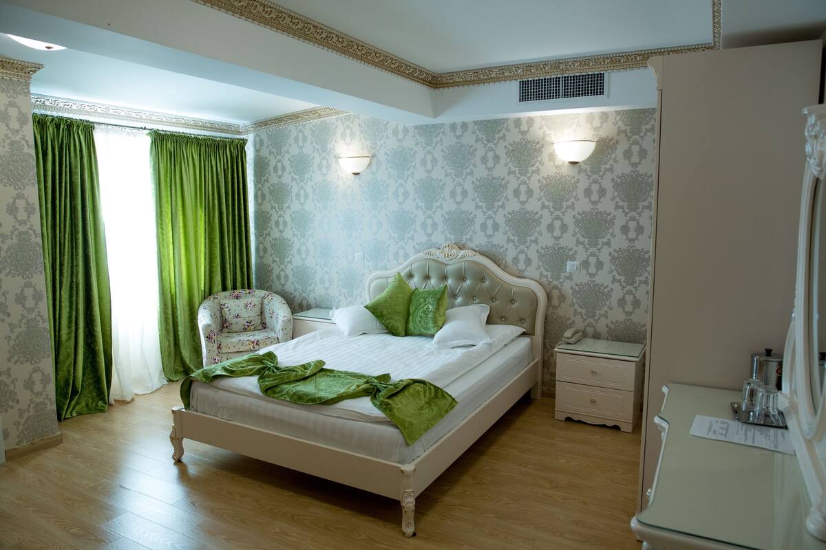 Quarto Duplo | Minibar, cofre no quarto, secretária, quartos insonorizados