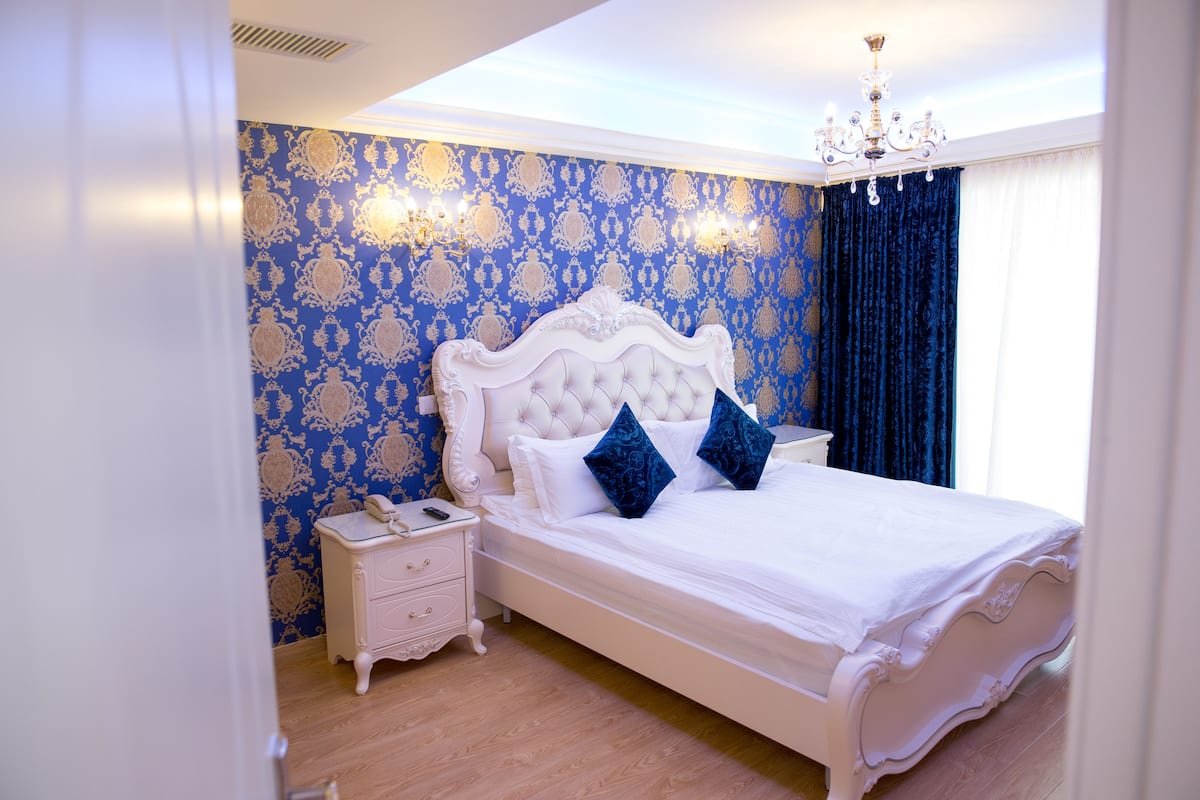 Quarto Individual | Minibar, cofre no quarto, secretária, quartos insonorizados