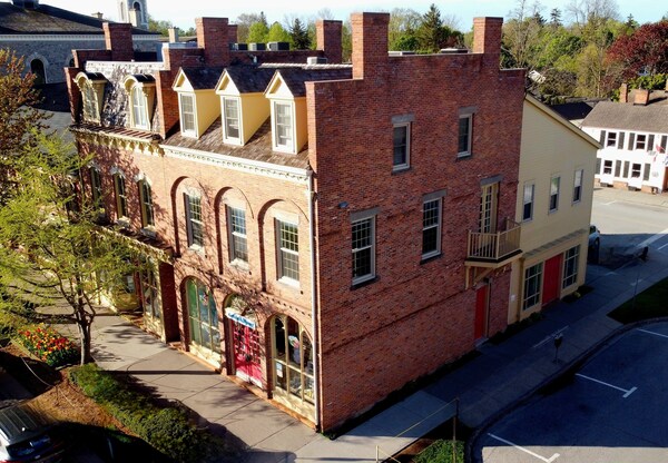 Vine Village Apartments - Niagara-on-the-Lake