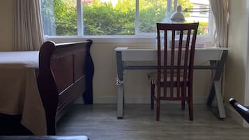 Quarto Deluxe, não fumadores, casa de banho privativa | Lençóis de algodão egípcio, roupa de alta qualidade