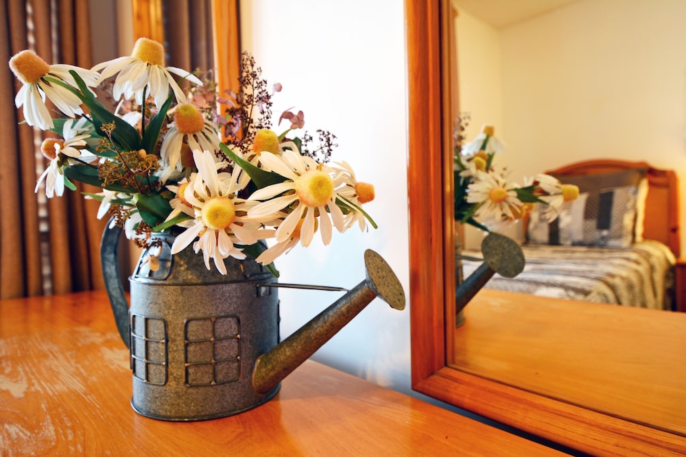 Charming Mountain Chalet - Premium Location: Convenient To Town, Steps To Slopes - Banner Elk, NC