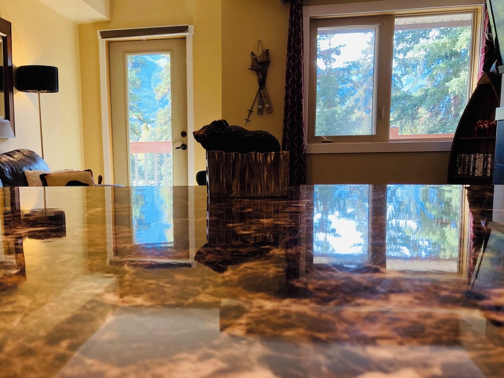 Premium 1br1ba King Suite/mtn.views,a/c, Balcony,bbq, Heated Pool & Hot Tubs Gym - Canmore