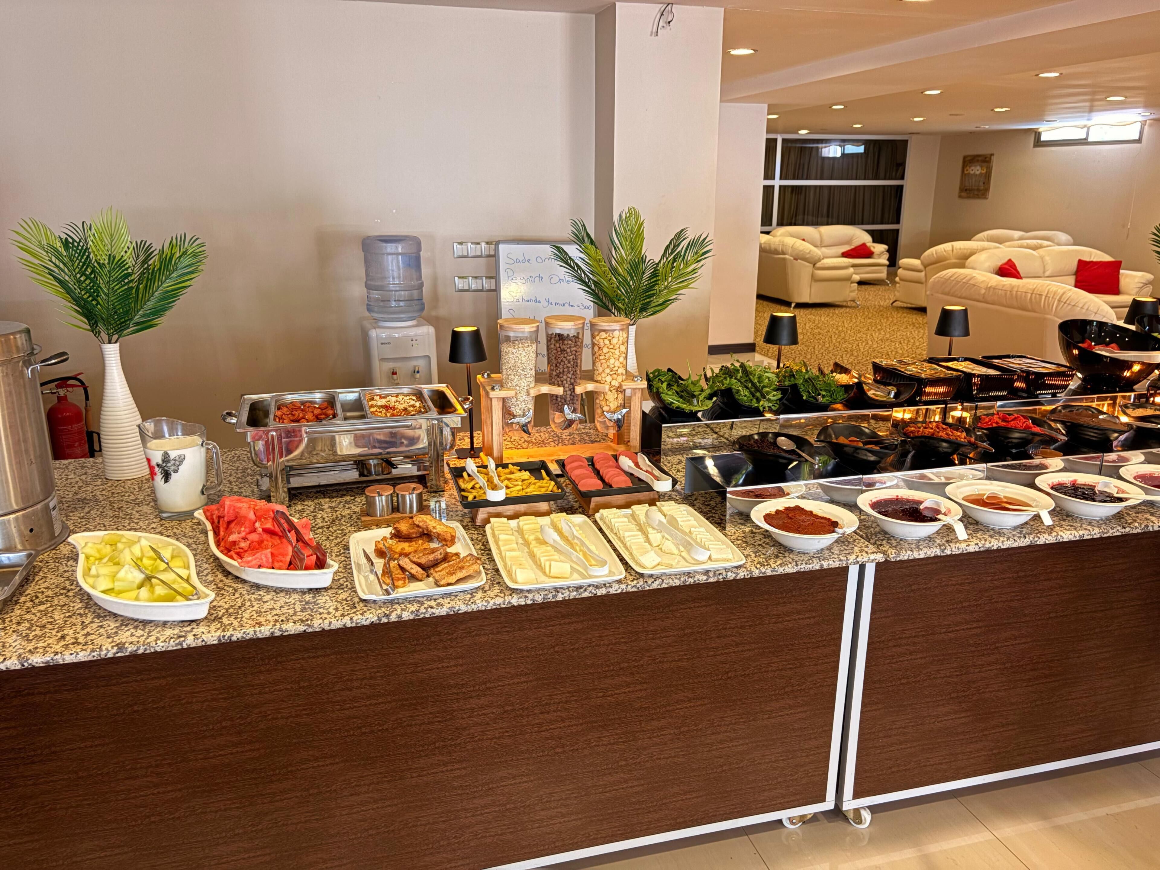 Pequeno-almoço completo diário incluído 