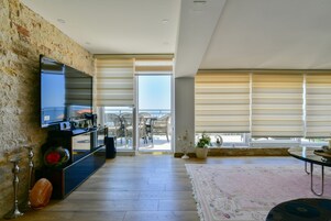 Apartamento Comfort, 2 quartos, varanda, vista para o mar | Sala de estar