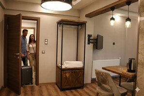 Quarto Deluxe | Secretária, ferro/tábua de engomar, Wi-fi grátis 