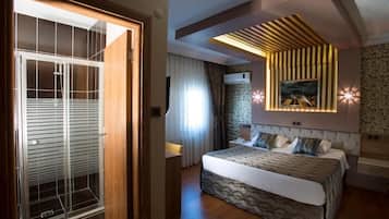 Quarto casal standard | Roupas de cama premium, frigobar, escrivaninha, quartos à prova de som